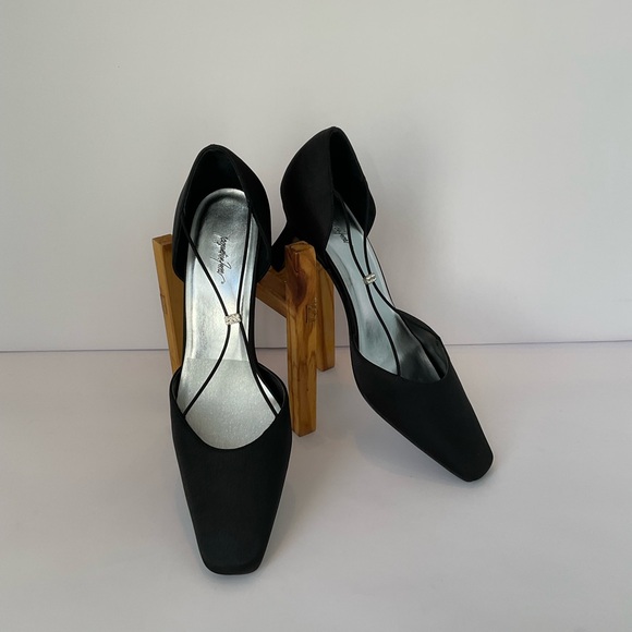 Jacqueline Ferrar | Shoes | Nwot Jacqueline Ferrar Black Satin Evening ...